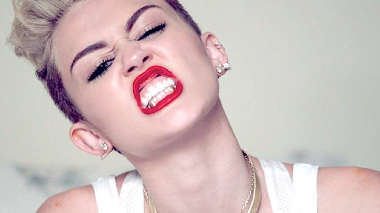 Miley Cyrus à Disneyland avec Stella Maxwell!