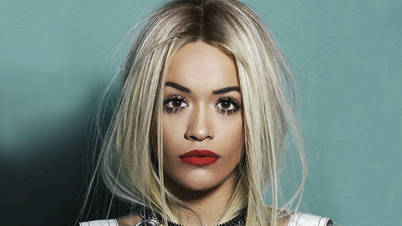 Rita Ora seins nus sur la couverture de LUI